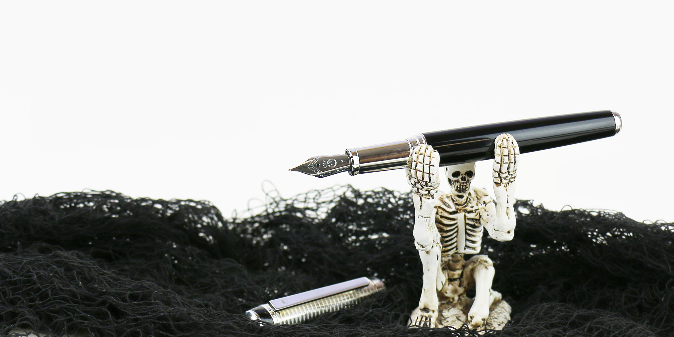 Phantom Elegance Waldmann Grandeur Fountain Pen Silhouette Black - Pen ...